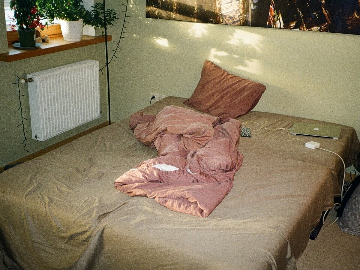 Top 10 Steps to Declutter Your Bedroom - Penny Decor Guide